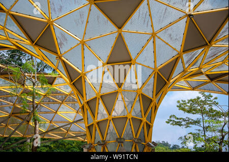 The Perdana Canopy, a unique structure of modern geometric design ...