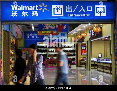 walmart inc is the worlds largest retailer Stock Photo - Alamy