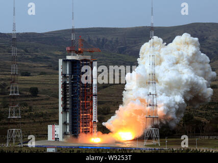 A Long March 4C (CZ-4C) carrier rocket carrying a Fengyun-3 polar ...