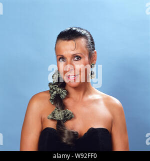 Porträt der deusch-britischen Schlagersängerin Ireen Sheer, Anfang der ...