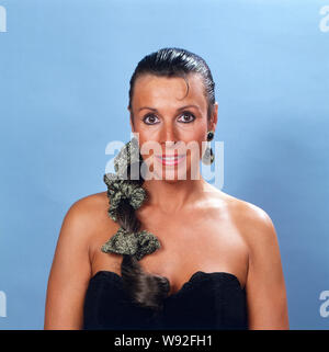 Porträt der deusch-britischen Schlagersängerin Ireen Sheer, Anfang der ...