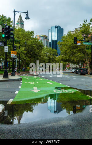 Bike lane sign on the pavement Stock Photo - Alamy