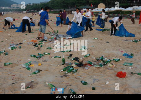 Garbage on a beach left by tourists, environmental pollution concept ...
