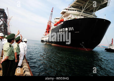 The newly-built deepwater pipelaying crane vessel Hai Yang Shi You 201 ...
