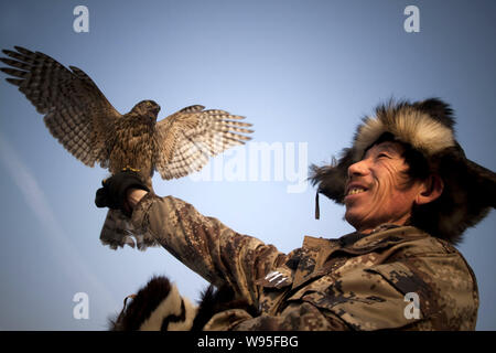 A Chinese hunter shows his falcon during the Second Manchu Falcon ...