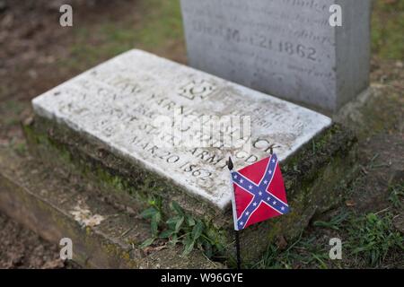 The grave marker of a civil war confederate veteran at Elmwood Cemetery ...