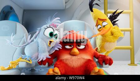 THE ANGRY BIRDS MOVIE 2, from left: Vivi (voice: Genesis Tennon), Sam ...