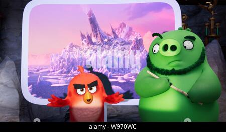 THE ANGRY BIRDS MOVIE 2, from left: Courtney (voice: Awkwafina), Bomb ...