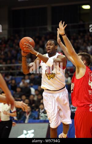 Tracy McGrady of the Qingdao Eagles passes the ball to his teammate ...