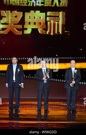 (From left) Cui Weixing, President of Deppon Express, Chen Nian, CEO of ...