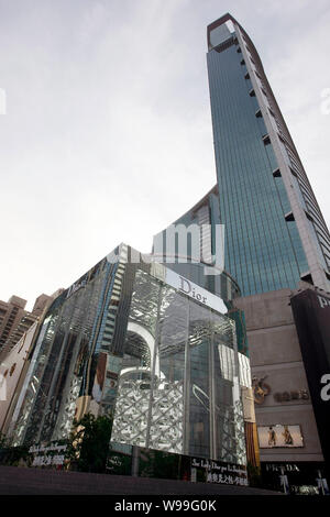 China Shanghai Plaza 66 shopping mall Stock Photo - Alamy