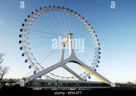 Aerial view cityscape of Tianjin ferris wheel. Famous Tianjin Eye ...