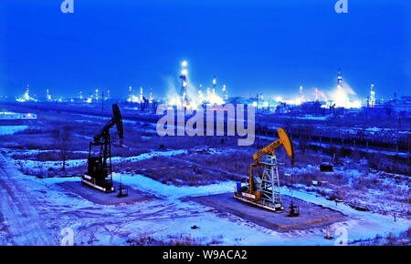 Petroleum drilling rig in Daqing Oilfield, Heilongjiang Province, China ...