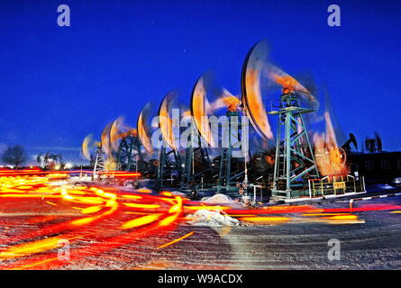 Petroleum drilling rig in Daqing Oilfield, Heilongjiang Province, China ...