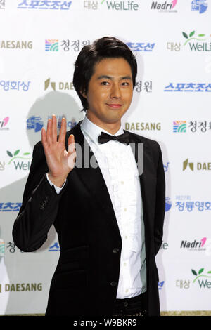 South Korean actor Jo In-sung poses at the 2014 Style Icon Awards in ...