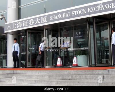 Shanghai Stock Exchange Building Entrance Pudong Stock Photo - Alamy