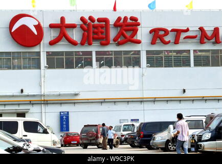 --FILE--View of an RT-Mart supermarket in Shanghai, China, 3 December ...