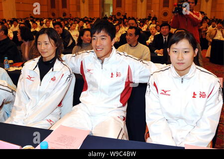(From left) Chinese world sailing champion Xu Lijia, former 110m ...