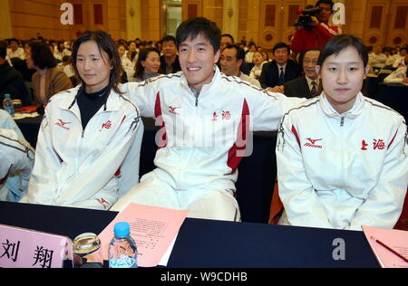 (From left) Chinese world sailing champion Xu Lijia, former 110m ...