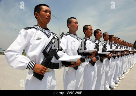 --FILE--Chinese Navy soldiers of PLA (Peoples Liberation Army) exercise ...