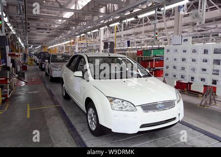 View of the assembly line at the Ford Motor Company headquarters ...
