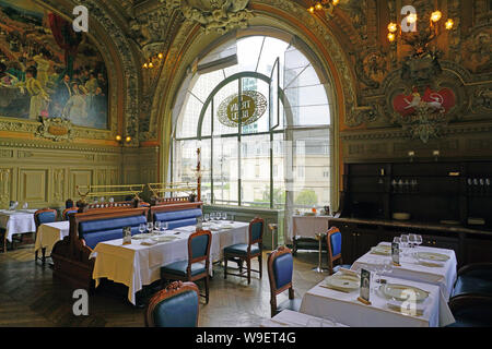 Le Train Blue the blue train restaurant Paris France Stock Photo - Alamy
