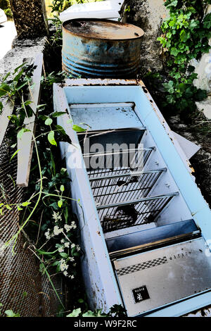 Destroyed fridge on the balcony of an abandonned house, Digitaly ...