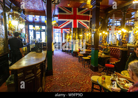 Customers inside the Salisbury Pub, Victorian pub, 90 St Martin's Ln ...