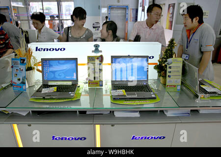Chinese customers shop for Lenovo laptop computers at a shopping mall ...