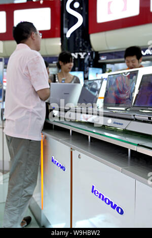 Chinese customers shop for Lenovo laptop computers at a shopping mall ...