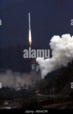 A Long March rocket CZ-3A carrying ChangE-I lunar orbit satellite ...