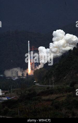 A Long March rocket CZ-3A carrying ChangE-I lunar orbit satellite ...