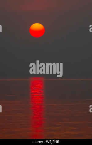 Red African Sun setting over Lake Kariba, Zimbabwe Stock Photo - Alamy