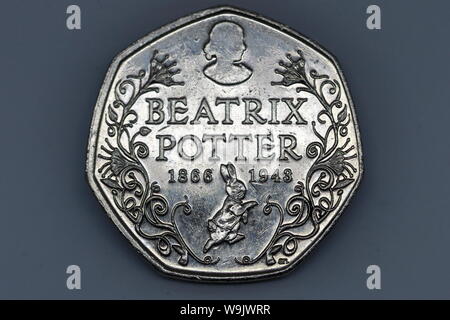 50p fifty pence coin side on edge tails reverse Stock Photo - Alamy