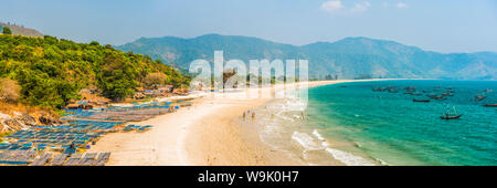 Tizit Beach and fishing boats, Dawei Peninsula, Tanintharyi Region ...