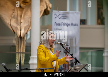 Edinburgh, Scotland. Wed 14th August 2019. Street performers at the ...