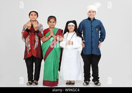 Hindu Muslim Sikh Isai Aaps Mai Sab Bhai Bhai Stock Photo - Alamy
