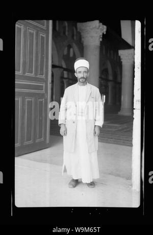 Arab architect at mosque el Aksa [i.e., al-Aqsa], Abdel Fatah Hilmi Bey ...