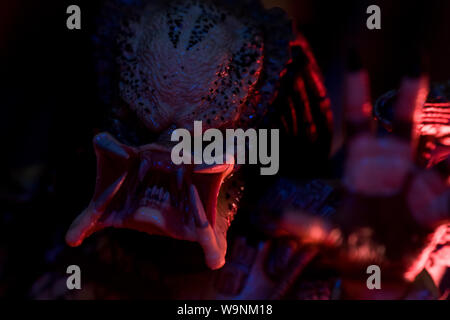 Predator (Yautja) figure close-up, design from Neca Stock Photo - Alamy