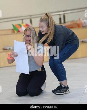 Manchester, UK. 15th Aug, 2019. Ella RosenBlatt (left), 2A*s and an A ...