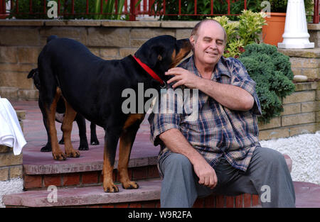 Former Bay City Rollers manager Tam Paton leaves Edinburgh Sheriff ...