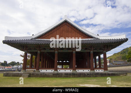 korean old building with big colonnade Stock Photo - Alamy
