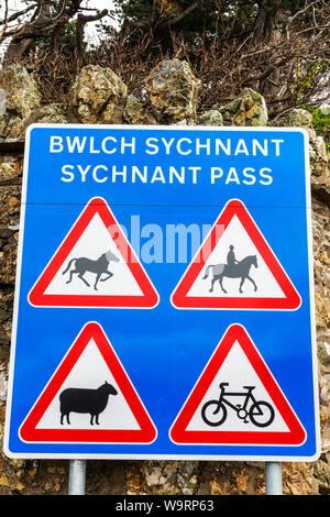 Wales, Gwynedd, Conwy, Sychnant Pass, Dual Language Road Sign Stock ...