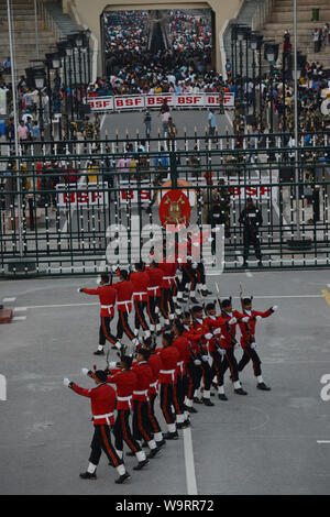 Pakistan's Rangers soldiers, in black, and Indian Border Security ...