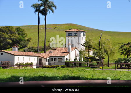 Castle on rolling grounds Stock Photo - Alamy