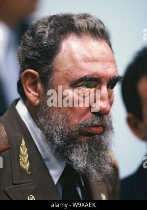 Gorbachev and Castro sign an agreement during Gorbachev visit to Cuba ...