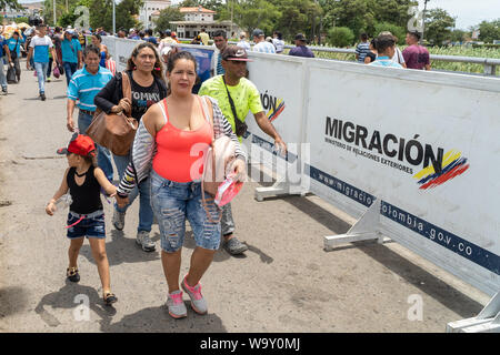 Cucuta, Norde De Santander, Colombia. 9th Aug, 2019. People seen ...