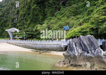 Dau Go Cave,Halong Bay,Vietnam,Asia Stock Photo - Alamy
