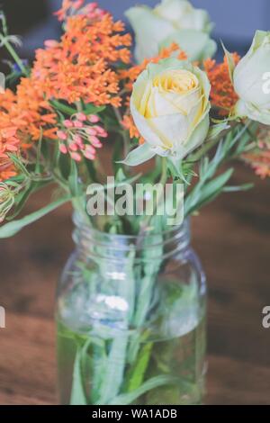 Red roses bouquet with music notes and piano keyboard Stock Photo - Alamy