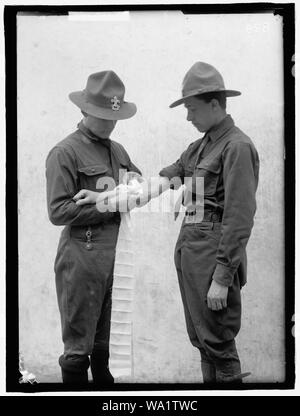 BOY SCOUTS TRAINING DEMONSTRATION Stock Photo - Alamy